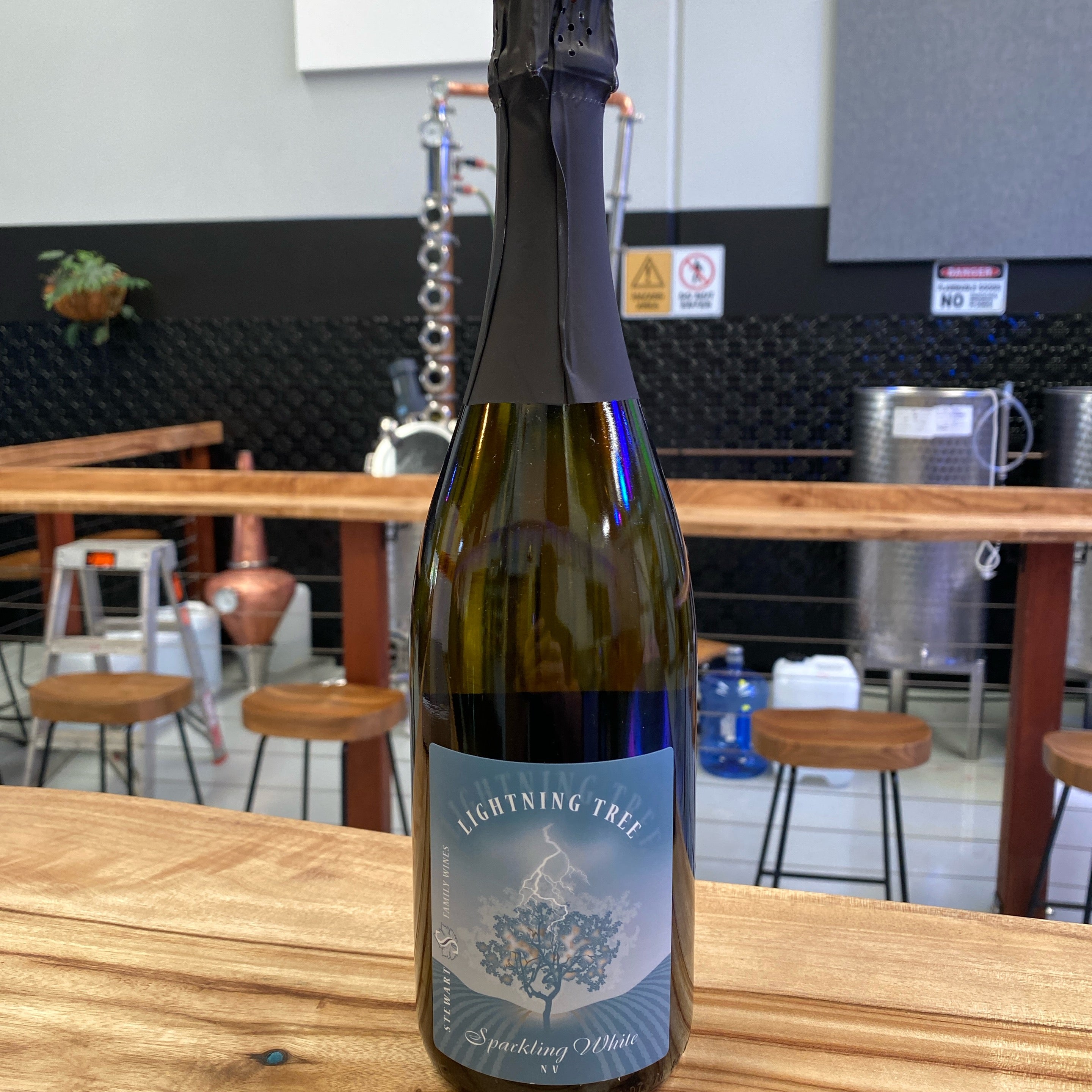 Lightning tree Sparkling White | Redlands Coast Distillery 2/2 ...